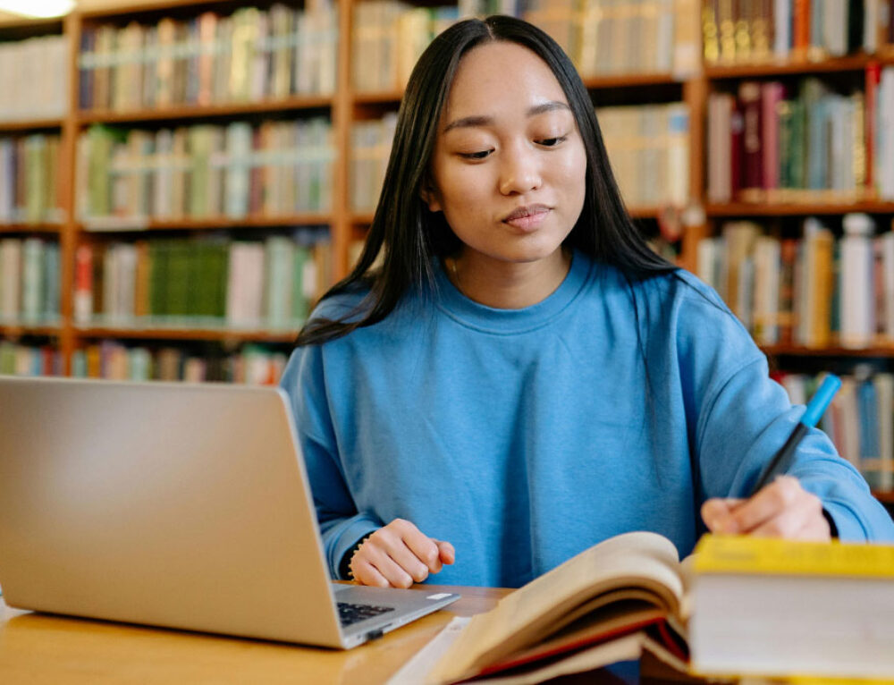 421 Modelos de TCCs Prontos → Exemplos Gratuitos